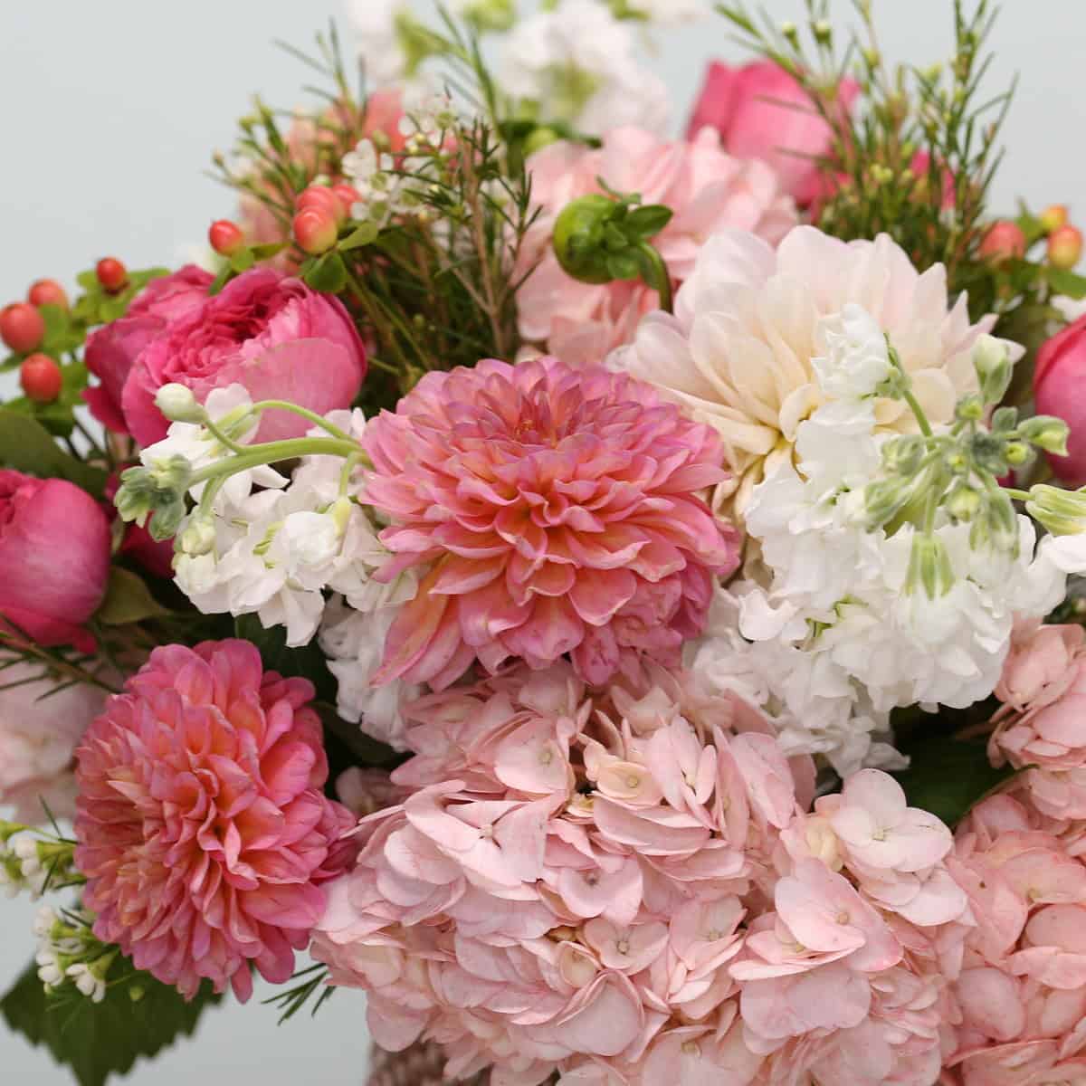 Floral Rhapsody | Luxury Flower Arrangement in 3 Vase Colors – Le Bouquet